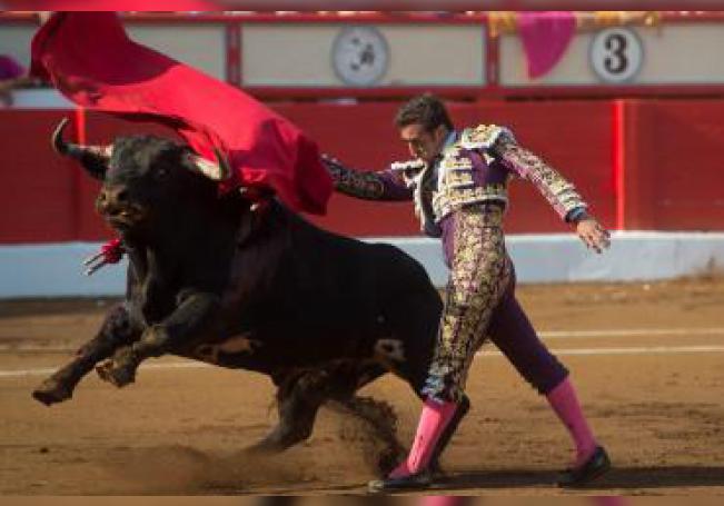 Oreja para El Fandi, que remonta una tarde plomiza en Santander ...