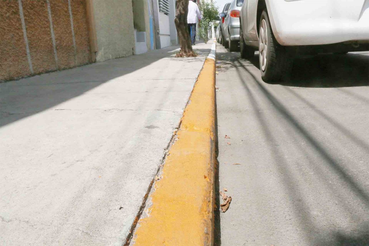 Permitirán estacionarse en línea amarilla en el Centro Histórico