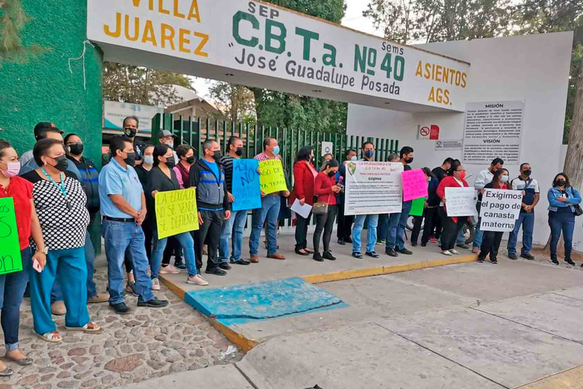 Paro de maestros en el CBTa de Villa Juárez; demandan que 4T cumpla
