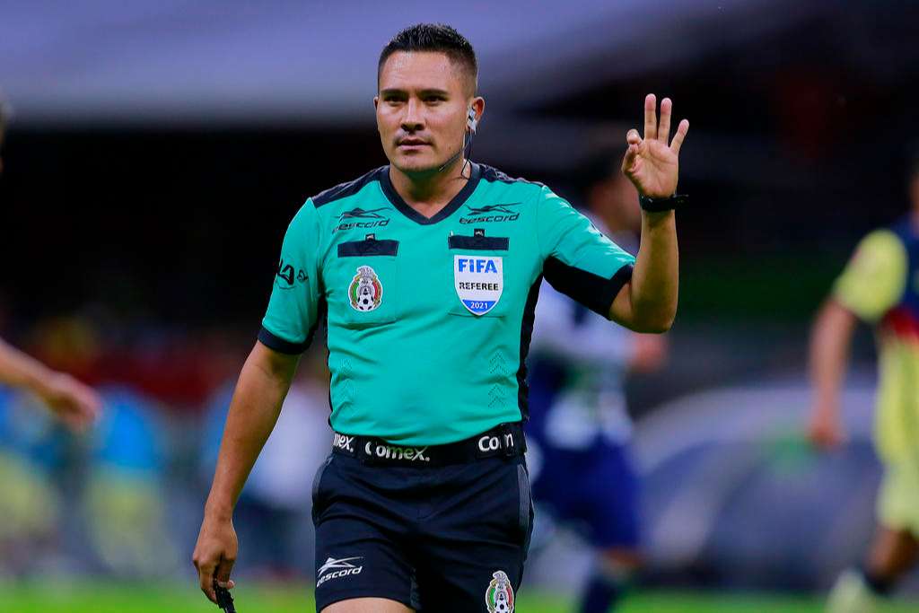 El árbitro Fernando Guerrero y su antecedente en Clásicos Regios ...