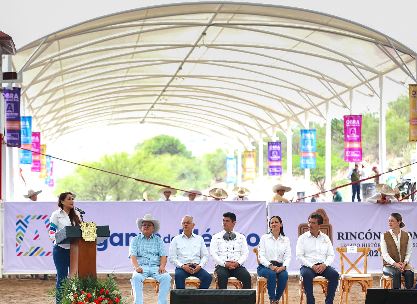 La gobernadora inauguró las obras de remodelación del Lienzo Charro de Rincón de Romos ...