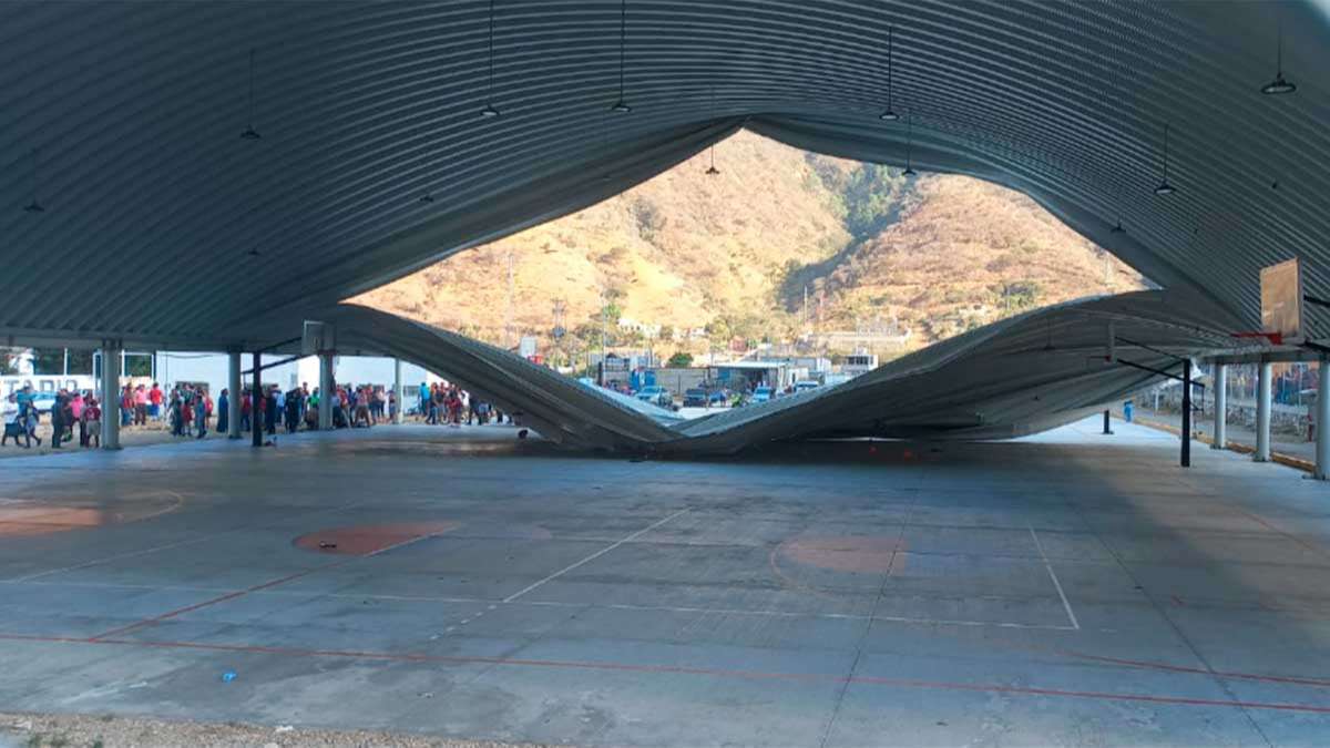 Fiscalía Investiga Colapso De Domo En Unidad Deportiva De Chiapas ...