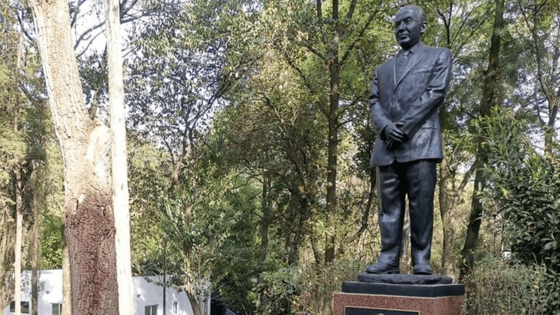 ‘No va a ayudar en nada’: AMLO sobre estatua de Felipe Calderón que ...