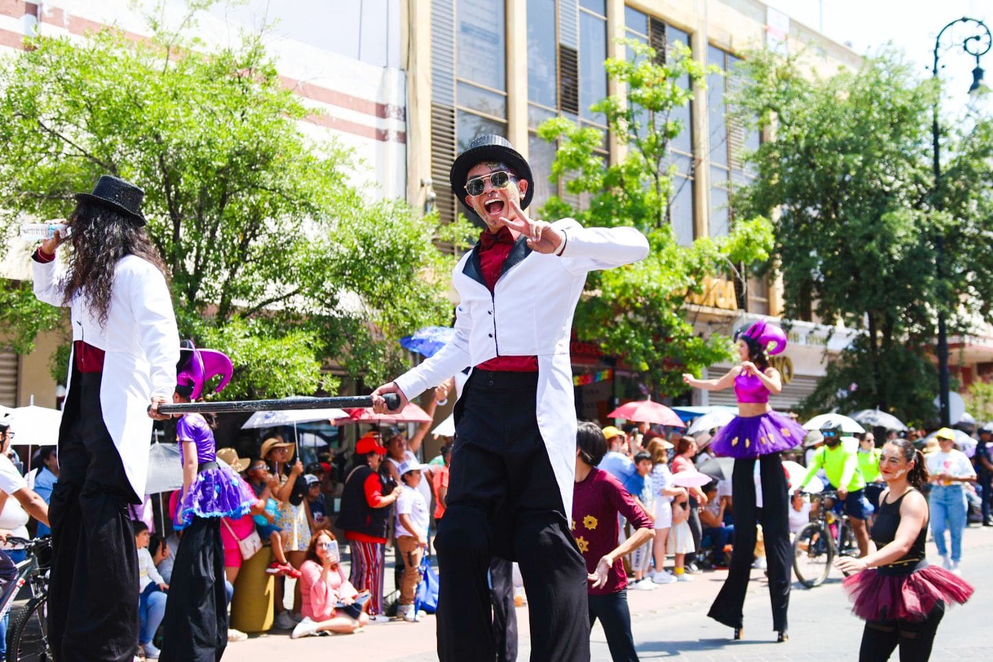 Gobernadora e hidrocálidos disfrutaron el desfile de la FNSM 2024 ...