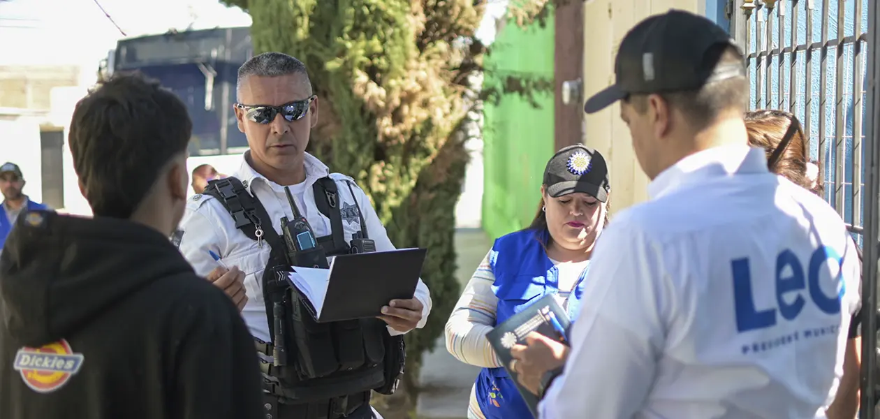 Visita Leo Montañez A Vecinos De Lomas Del Mirador II | Periodico ...